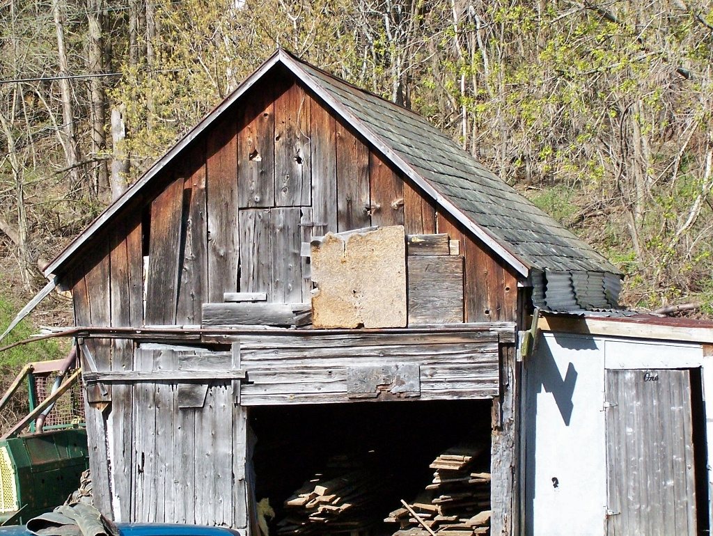 Chestnut Timbered Corn Crib | Green Mountain Timber Frames