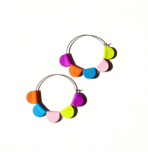 Neon Rainbow Daisy Hoops | Scandinazn