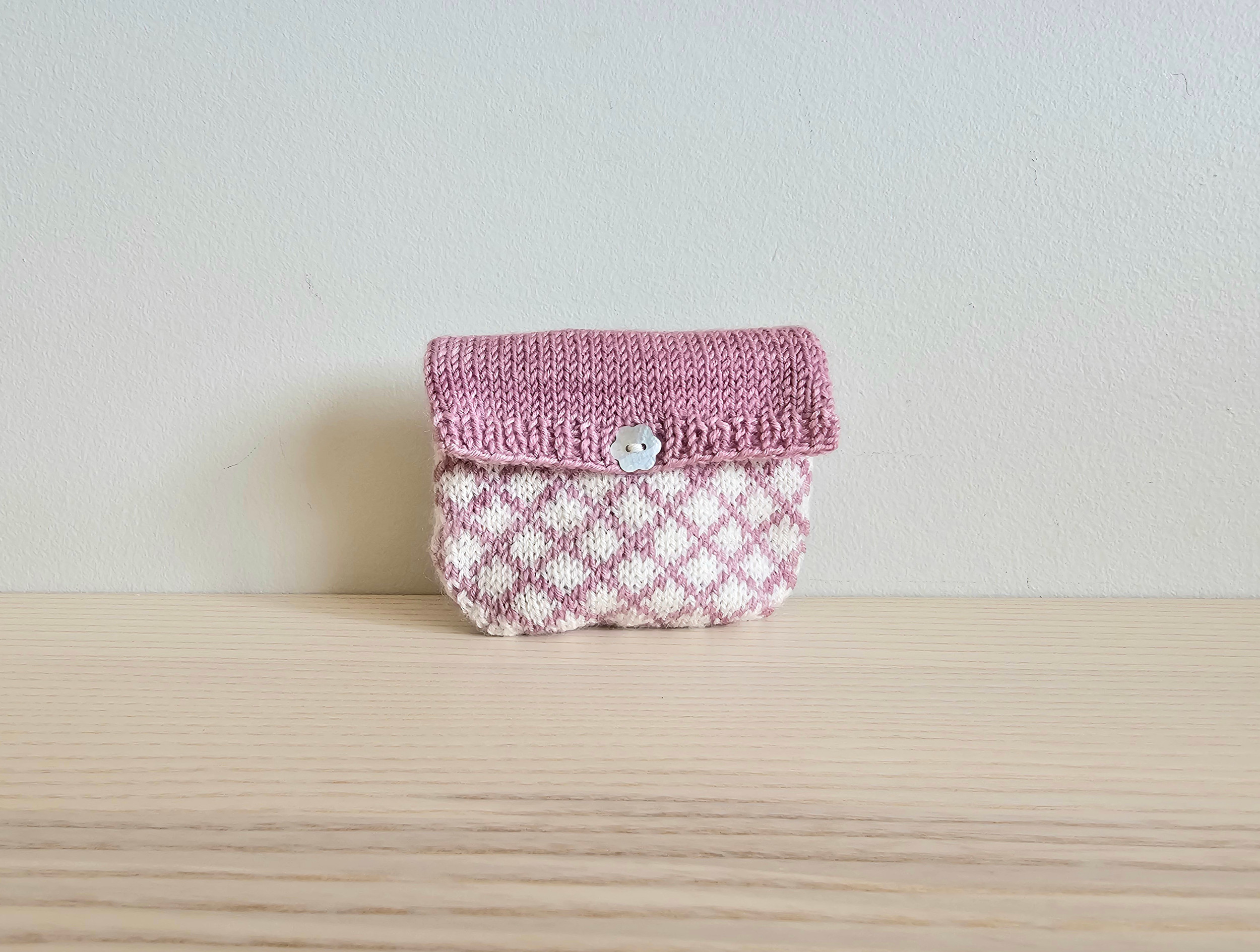 How to Knit a Cross-line Coin Purse: Free Fair Isle Knitting Chart Included