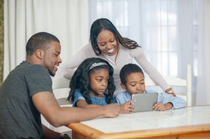 Parenting in the Digital Age: balancing Screen Time and Learning