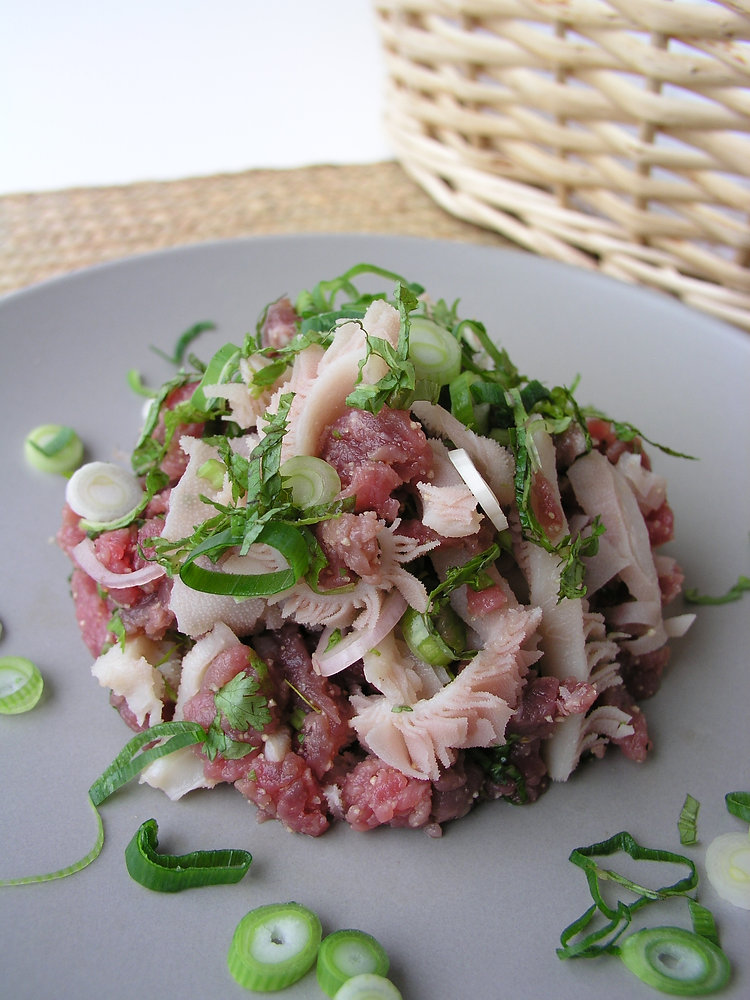 Lap sua - Raw beef salad