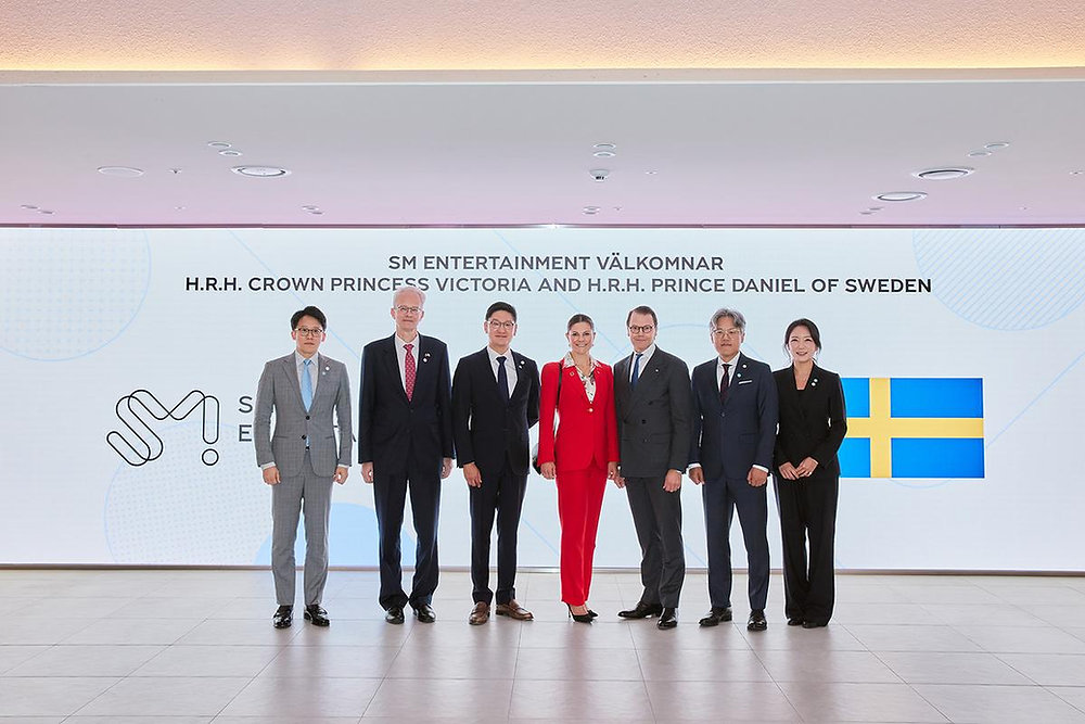 [🇺🇸]Swedish Royals Visit SM Entertainment Headquarters in Seoul