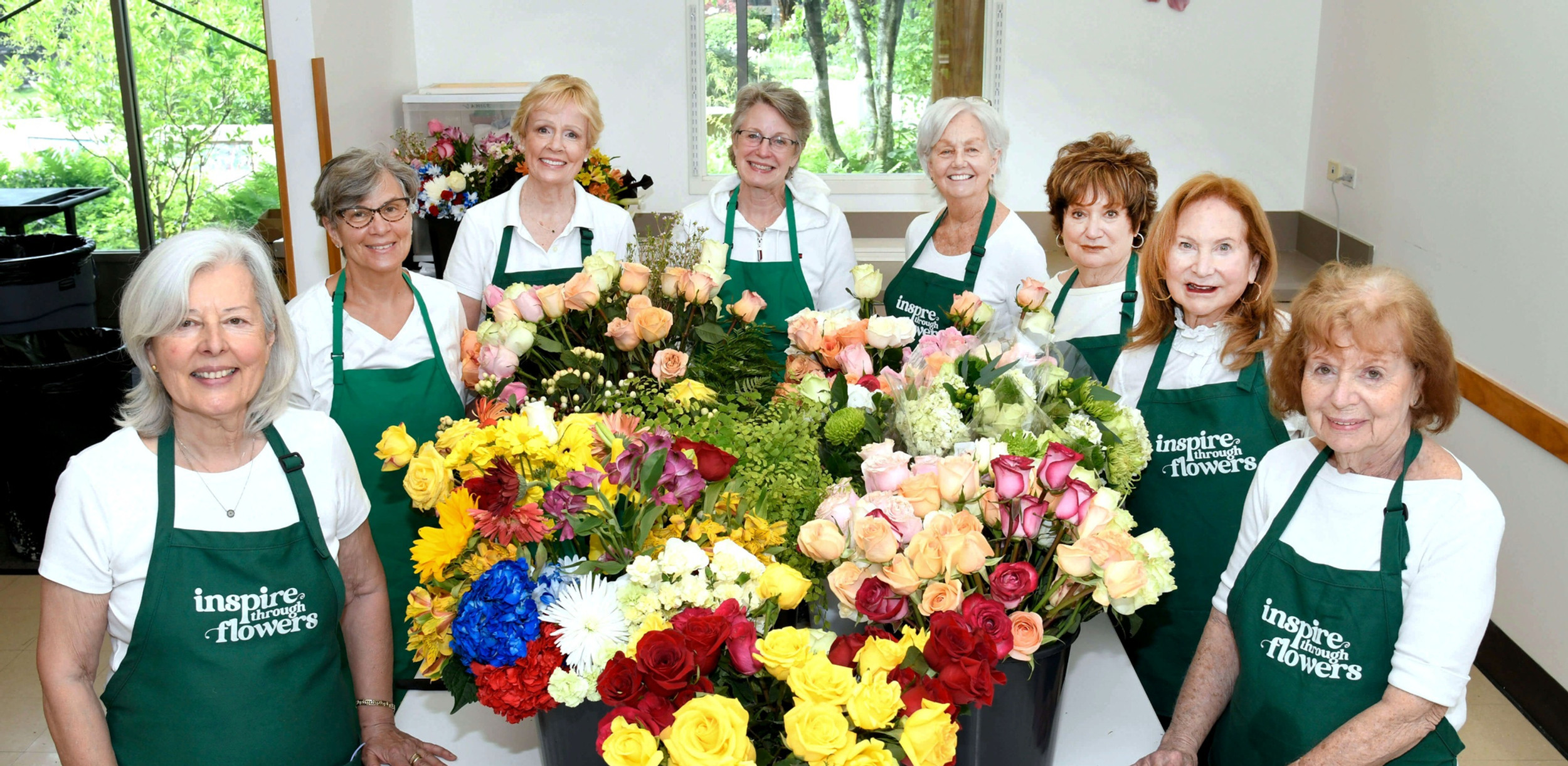 Donated Flowers Volunteer Chicago | inspirethroughflowers.org