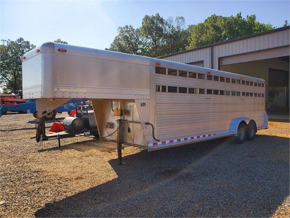 Used Horse/Stock Trailers | TNT Truck & Trailer
