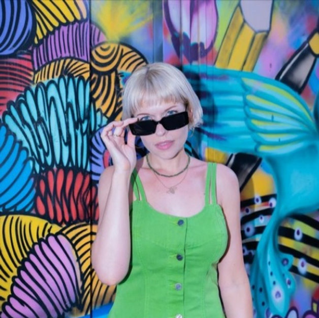 A lush and Vast Pop Single From Elly bee