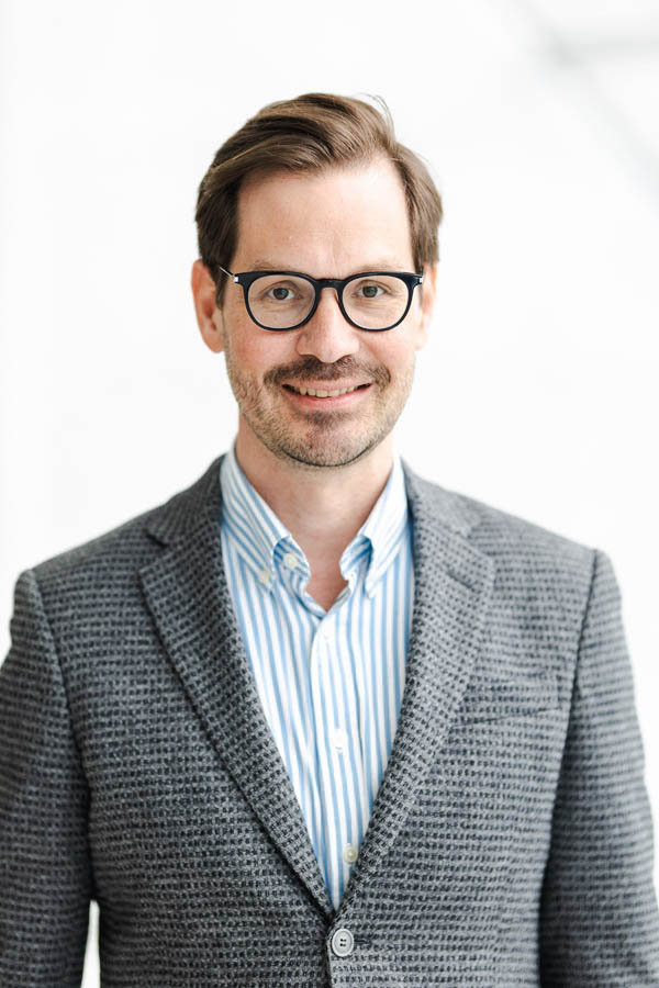 Simon | Advoro - Law Firm