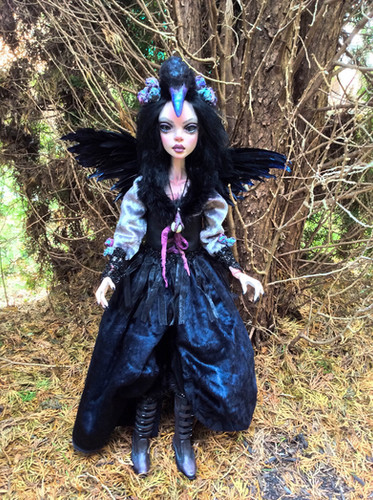 Raven Queen by artist Linda Lyons | Lovetts Fine Art Gallery