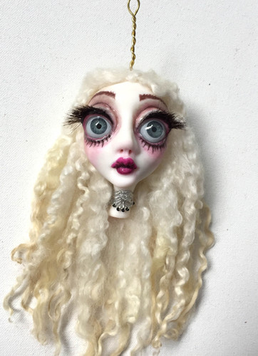 The White Queen by artist Sheri DeBow | Lovetts Fine Art Gallery