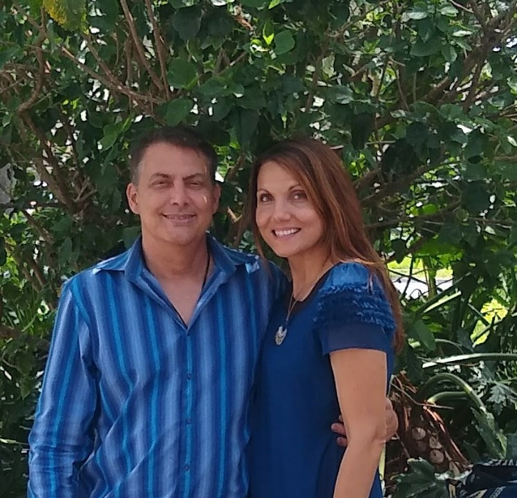 Mark & Carrie Skelly | Love All Around