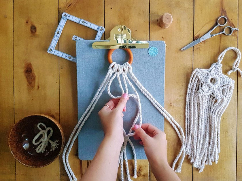 Beginners Macrame Knots - 3. Alternating Square Knots