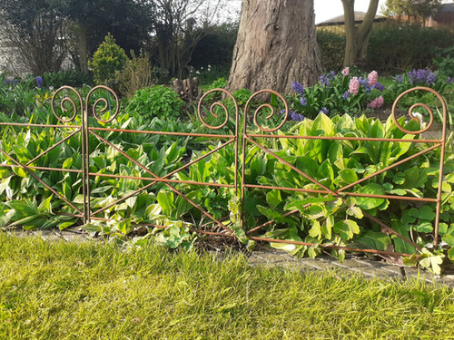 Rustic Hurdle Plant Supports and Edging | Rusty Rooster